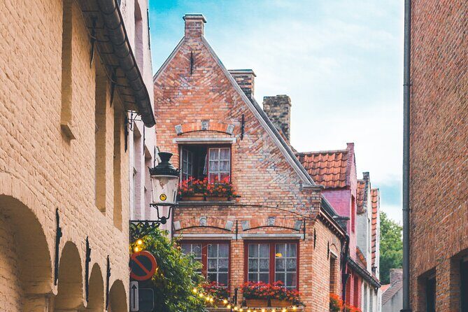 Walking tour of Bruges with boat option and/or beer tasting - The Gruuthuse Museum and Craft Guilds