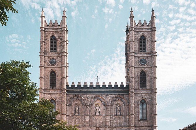 Walking tour of Old Montreal - 16/42 Tours - A Deep Dive into the Old Montreal Walking Tour