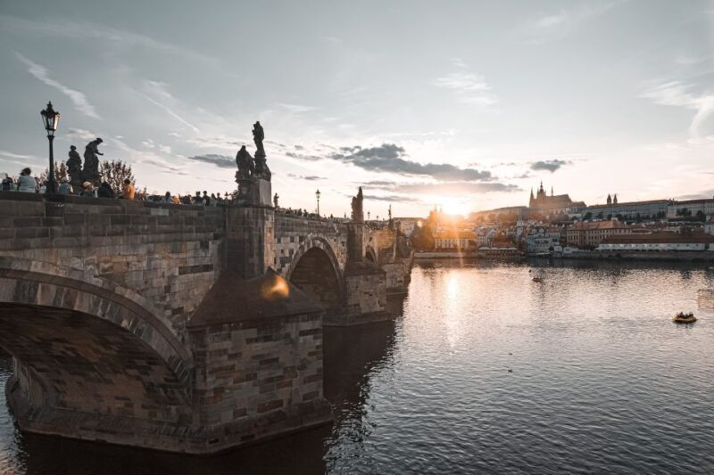 Walking tour of Prague in french: Old Town & Charles Bridge - Exploring Prague’s Old Town & Charles Bridge in French: A Walk Through History