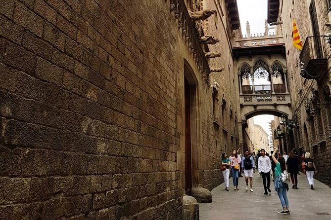Walking tour of the Gothic Quarter of Barcelona + Cathedral - Exploring the Gothic Quarter of Barcelona: A Detailed Review of the Walking Tour + Cathedral