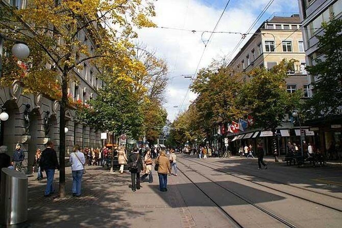 Walking tour of Zurich - your first overview of the city (Private Tour) - Key Points