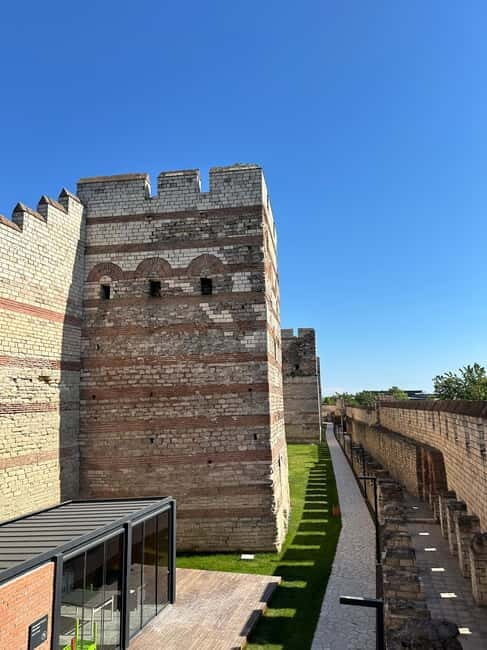 Walls of Contantinople and Byzantine Palace Tour - Exploring the Itinerary: What You’ll See and Do