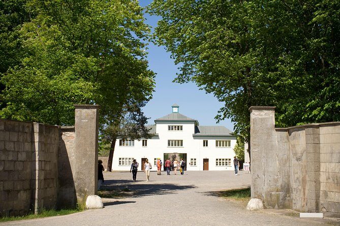 Warnemuende Shore Excursion: Private Sachsenhausen Memorial and Berlin Tour - Who Will Love This Tour?