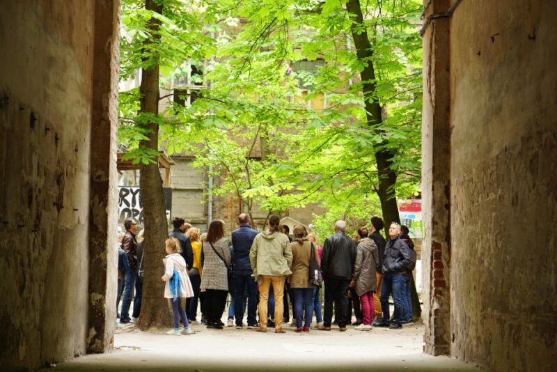 Warsaw: 2.5-Hour Dark Side - Praga District by a Retro Bus - FAQ