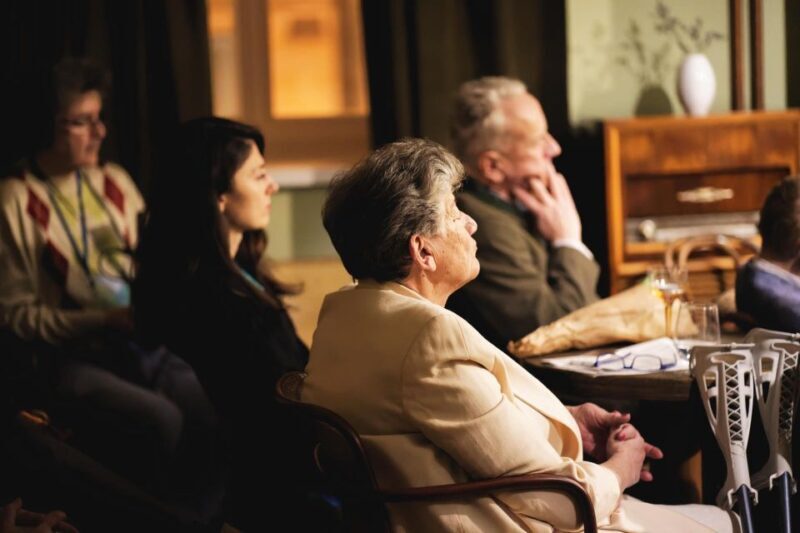 Warsaw Concert: Chopin  Painted by Candlelights with Wine - The Performers and Musical Quality