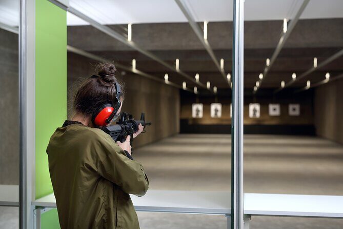 Warsaw: Extreme Shooting Range Experience with Transfers - An In-Depth Look at the Shooting Range Experience