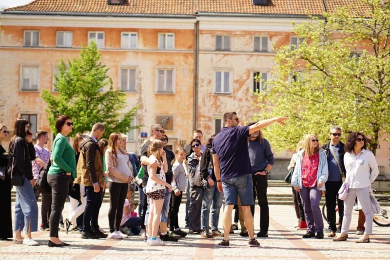 Warsaw: Highlights Guided Retro Bus Tour - Authenticity and Guided Experience