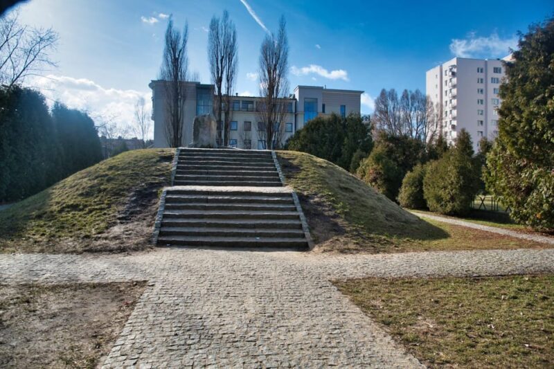 Warsaw: Jewish Heritage & Holocaust Walking Tour - An Honest Look at the Experience