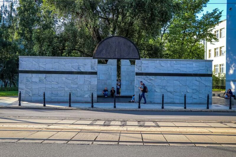 Warsaw: Jewish History Guided Walking Tour in English - A Deep Dive into the Tour Experience