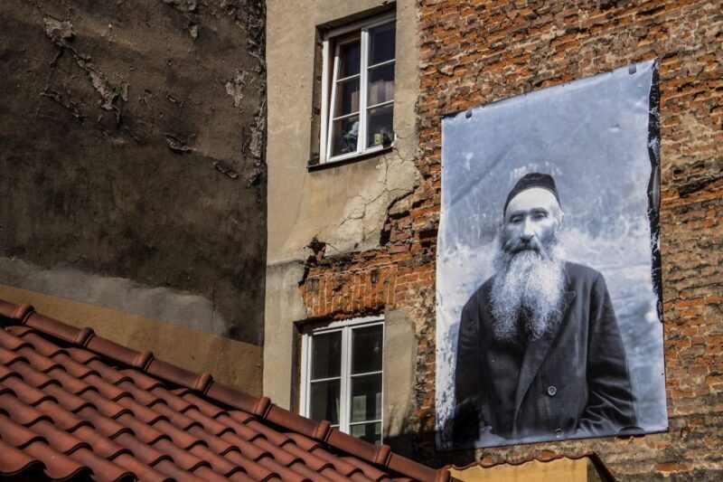 Warsaw: Majdanek Concentration Camp & Lublin Guided Day Tour - Key Points