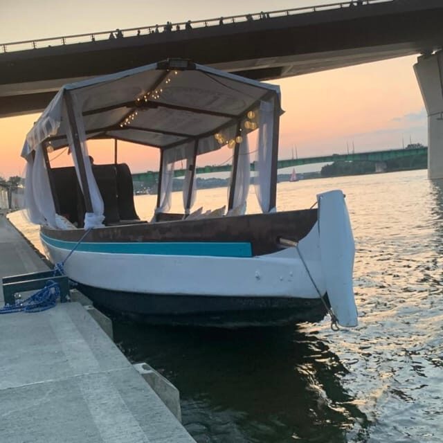 Warsaw: Scenic Cruise by Gondola on the Vistula River - The Experience in Detail