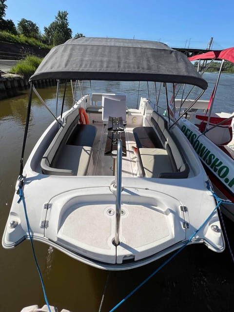 Warsaw: Vistula River Cruise with Your Music & City Views - An In-Depth Look at the Experience