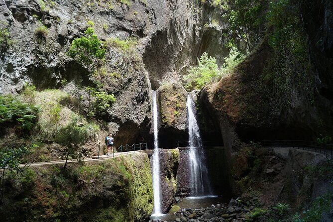 Wet your hair in the amazing Moinhos/Nova Levada - In-Depth Look at the Itinerary