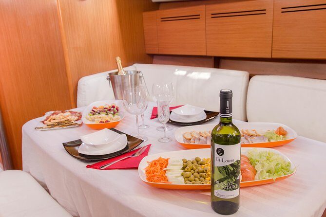 Whales & Dolphins watching in exclusive sailboat - FAQ