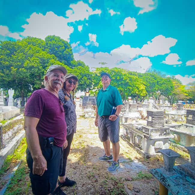 What's Day of the Dead? Merida: Cemetery Tour - Key Points
