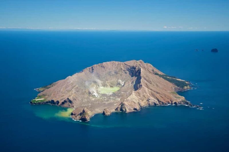 White Island & Whale Island 1-Hour Volcano Scenic Flight - The Adventure Begins at Whakatane Airport
