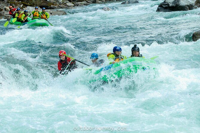 Whitewater Rafting Grade 3 to 4 - The Experience for Different Travelers