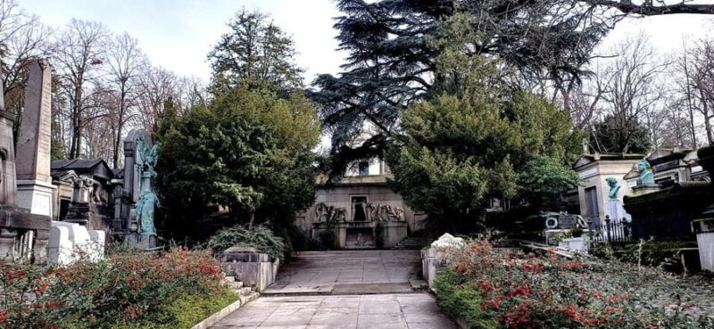 Who Killed Victor ? Escape Game at Père Lachaise Cemetery - What to Expect from the Tour