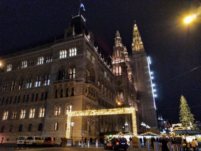 Wien: Tour with locals on the trails of the Christmas Tree - A charming introduction to Vienna’s Christmas history