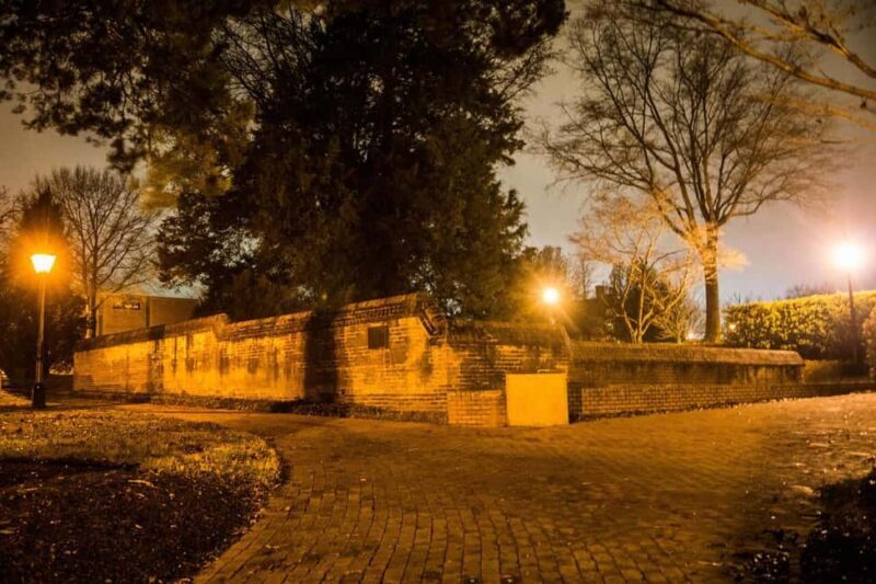 Williamsburg: Echoes of Twilight Late-Night Ghost Tour - Authenticity and Guide Expertise
