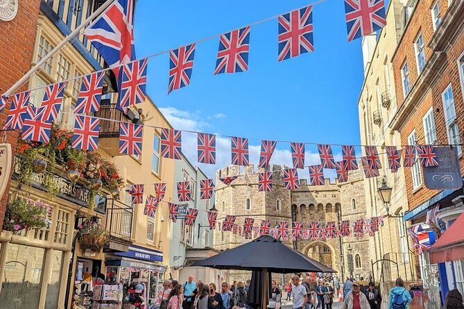 Windsor: Self Guided Walking Tour & Interactive Treasure Hunt - Key Points