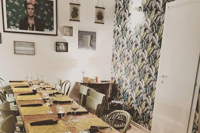 Wine and Food Tasting Experience in Lecce old town - Group Size and Interaction