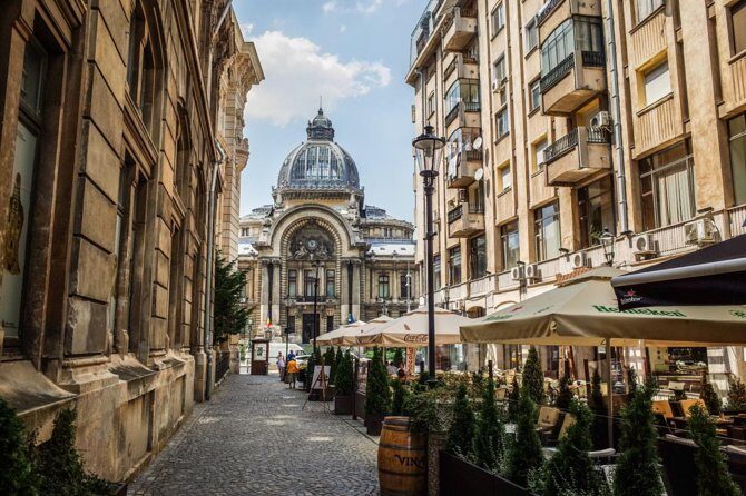 Wine tasting in Bucharest Old town - bonus cheese platter - Key Points