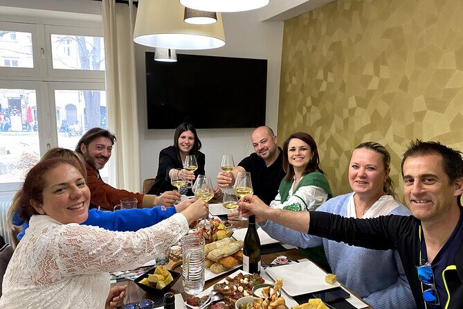 Wine tasting in Lyon & Secret Traboules - Key Points