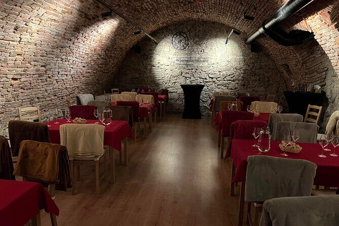 Wine Tasting IN THE DARK! - The Guide and Overall Atmosphere  