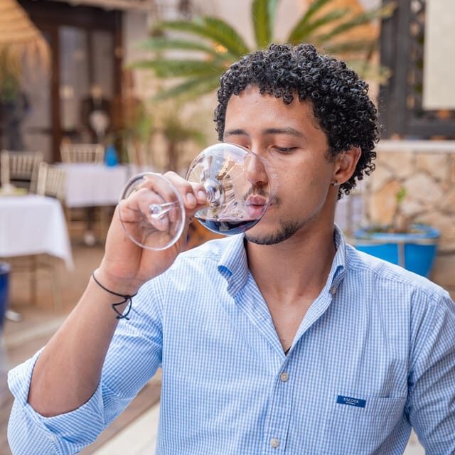 WINE TASTING & TAPAS IN THE HEART OF FARO - The Experience in Detail