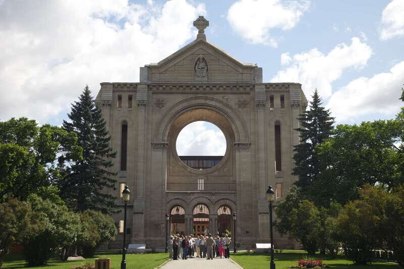 Winnipeg: 2-Hour City Trolley Tour - The Authentic Winnipeg Experience