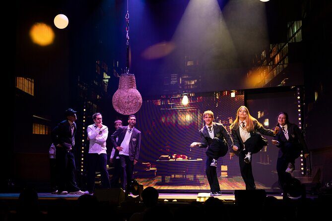 Wintergarten Varieté "FLYING LIGHTS" incl. Flying Steps - What to Expect from the Itinerary