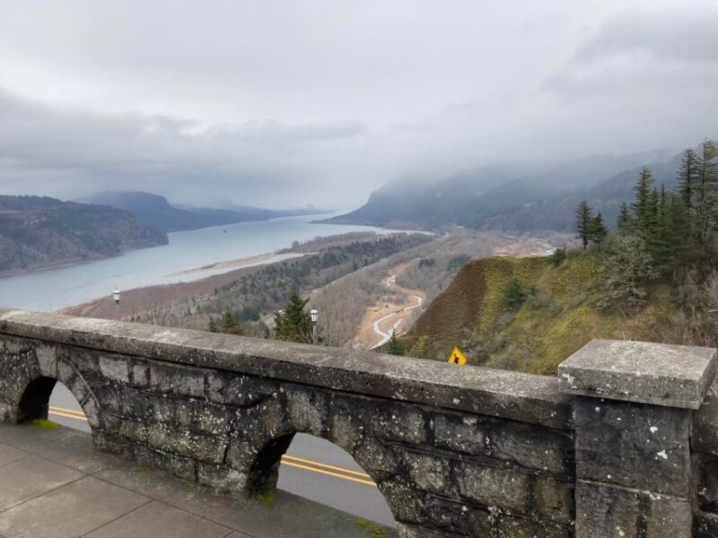 Wonderful Waterfalls of Columbia River Gorge Tour - Historic Inn and Forest Walk