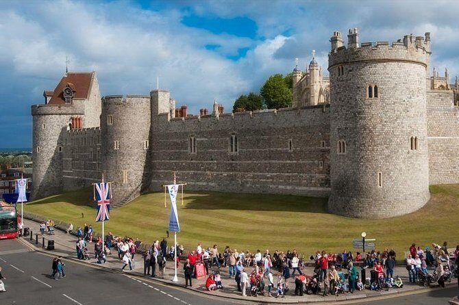 Wonderful Westminster Tour & Visit Windsor Castle - Walking Along the Royal Mall to Trafalgar Square