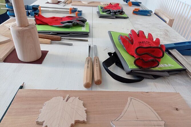 Woodcarving Workshop in Santorini - Introduction