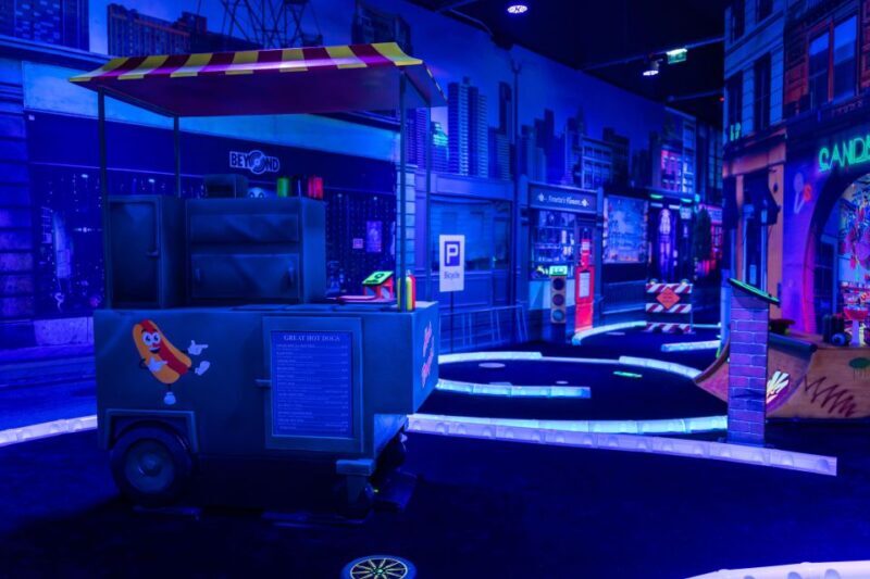 Woop! Glow Golf: Maribor - The Setting and Atmosphere