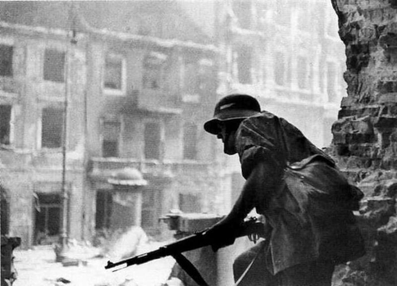 World War 2 in Warsaw walking tour in English - Why Choose This Tour