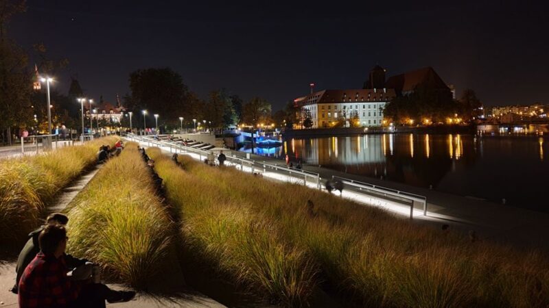Wroclaw: Guided City Night Tour (2 hours) - FAQ