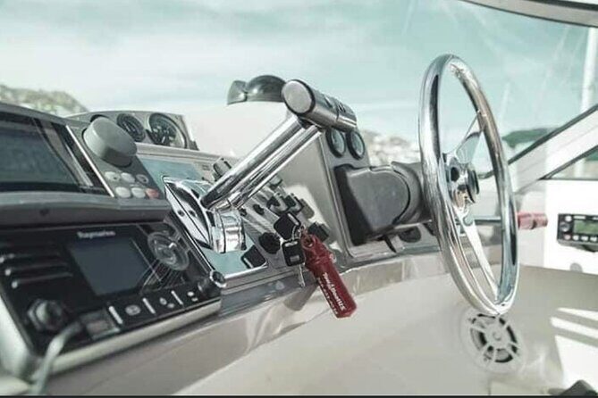 Yacht Carver - Luxury Private Yacht Tour - An In-Depth Look at the Yacht Carver Private Tour