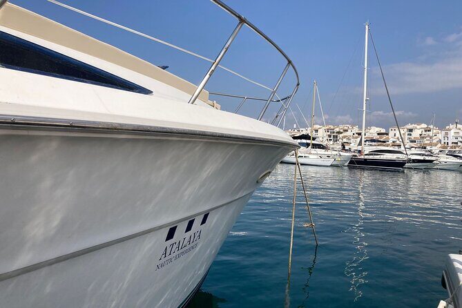 Yacht ride in Puerto Banús - An In-Depth Look at the Puerto Banús Yacht Experience