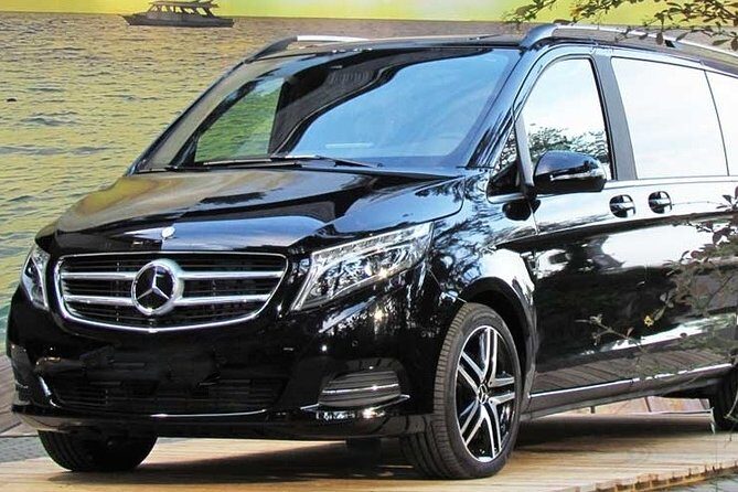 Yarra Valley Premium Tour Lunch and Sparkling Wine Tasting at Domaine Chandon - Tasting & Lunch Experience