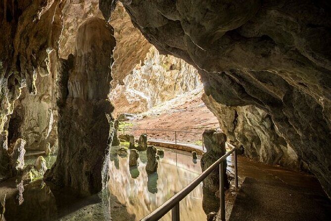 Yarrangobilly Caves: South Glory Cave Self-Guided Tour - Discovering Yarrangobillys Limestone Wonder