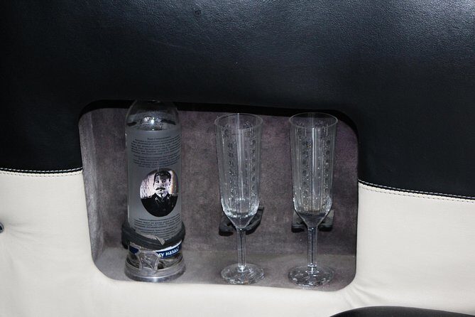 Yerevan city tour with drinks in a classic car with photography - Key Points