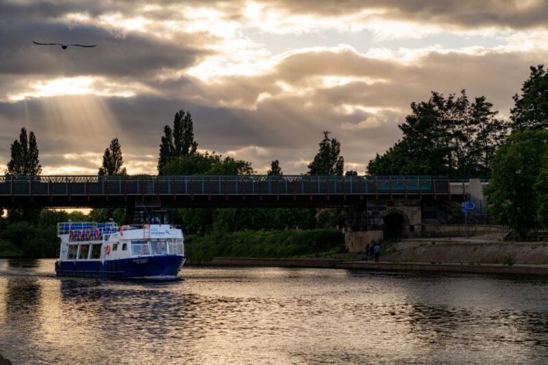 York: 60-Minute 'Happy Hour' Cruise For All Ages - The Sum Up