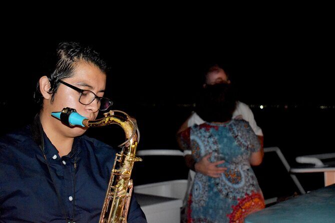 Your Romantic Dinner in Cancun, includes national open bar and live music - The Sum Up