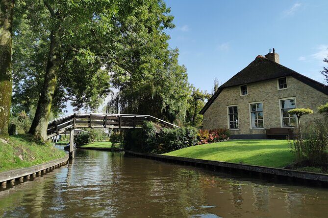 Zaanse Schans and Giethoorn Unique Day Trip with Boat Cruise - Giethoorn’s Canal Cruise and Free Exploration