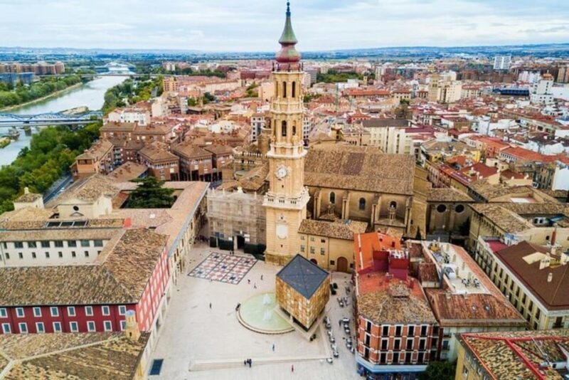Zaragoza : Must-See Attractions Private Walking Tour - Discovering Zaragoza in Two Hours
