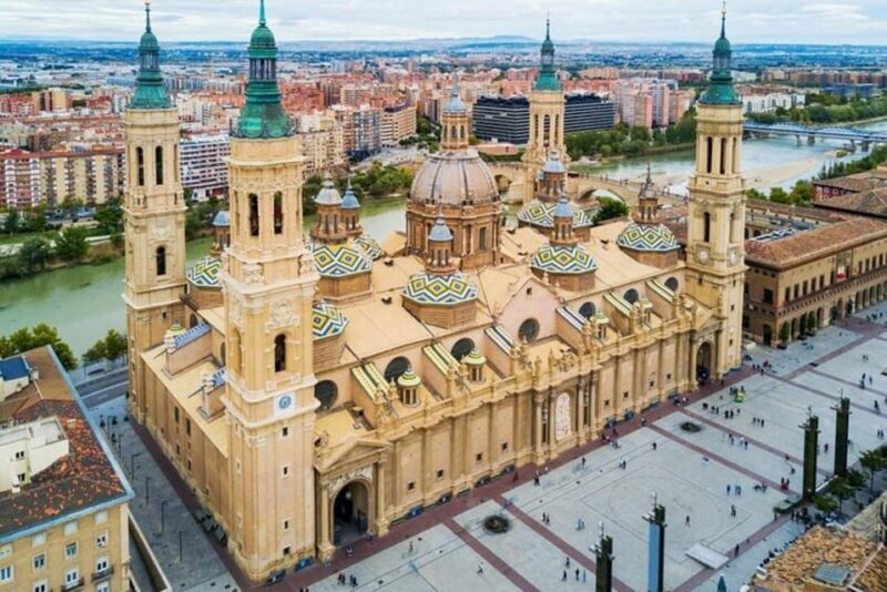 Zaragoza : Private Custom Walking Tour with a Local Guide - Discovering Zaragoza with a Personal Touch