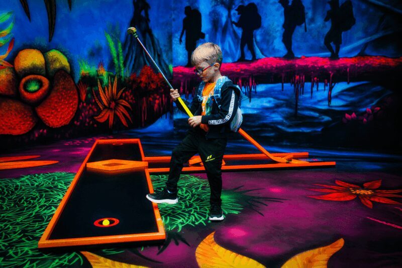 Zurich: Black Light Galaxy Minigolf - Who Is This Experience Best For?