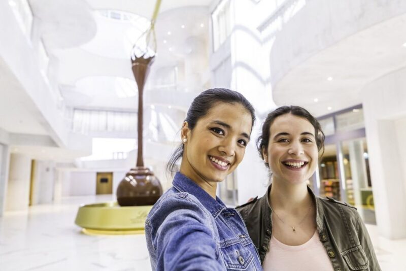 Zurich: City Tour, Cruise, and Lindt Home of Chocolate Visit - Key Points